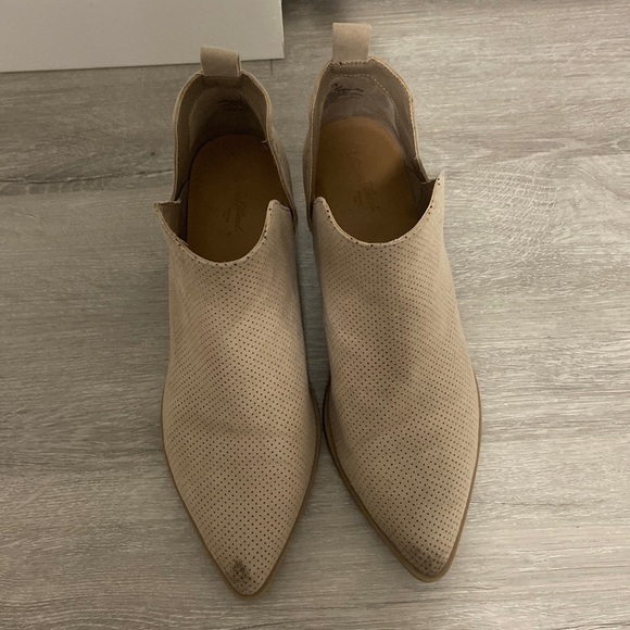 Universal Thread | Shoes | Universal Thread By Target Taupe Booties ...